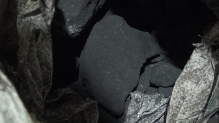 Mengenal Batu Hitam Galena dan Manfaatnya - Dulohupa.id