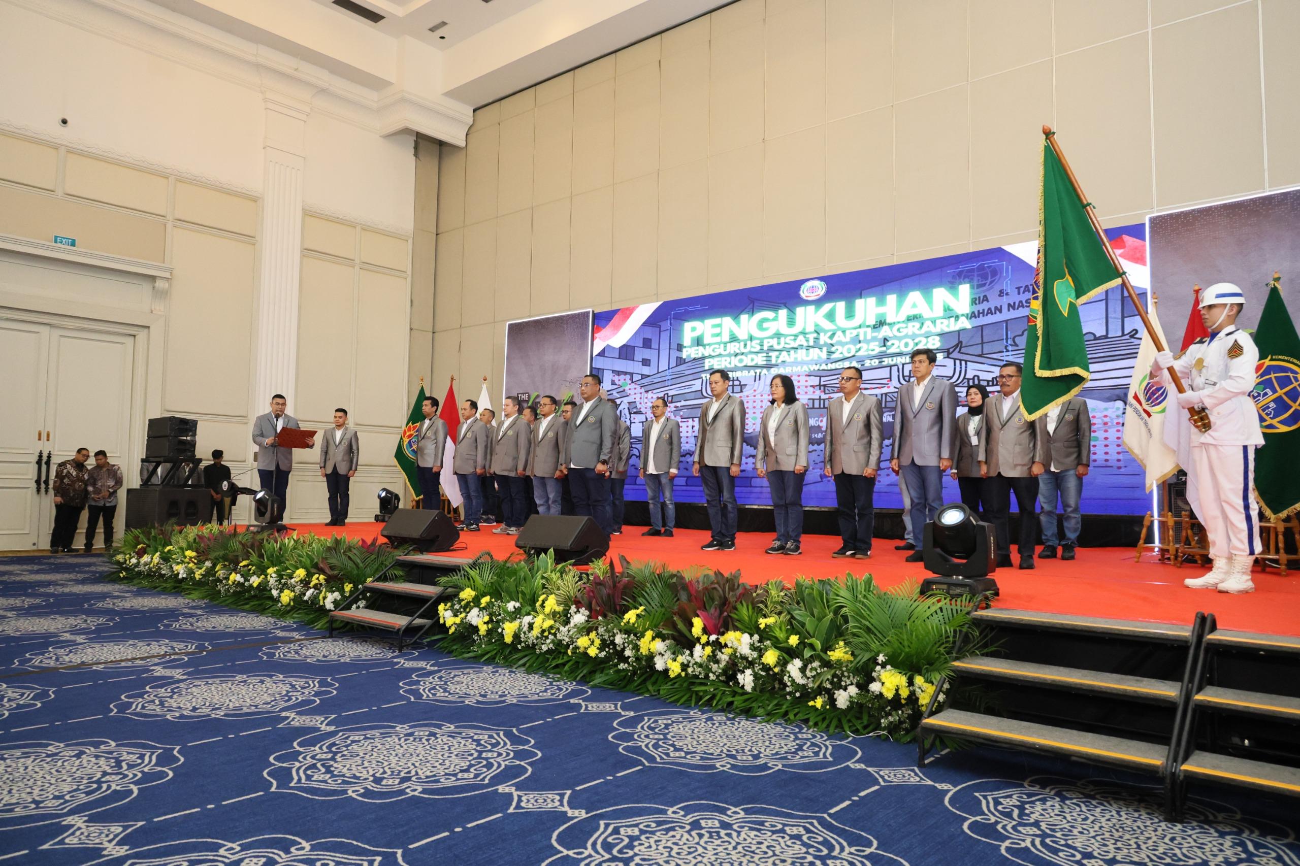 Menteri Nusron Kukuhkan PP KAPTI-Agraria Periode 2025-2028 - Dulohupa.id